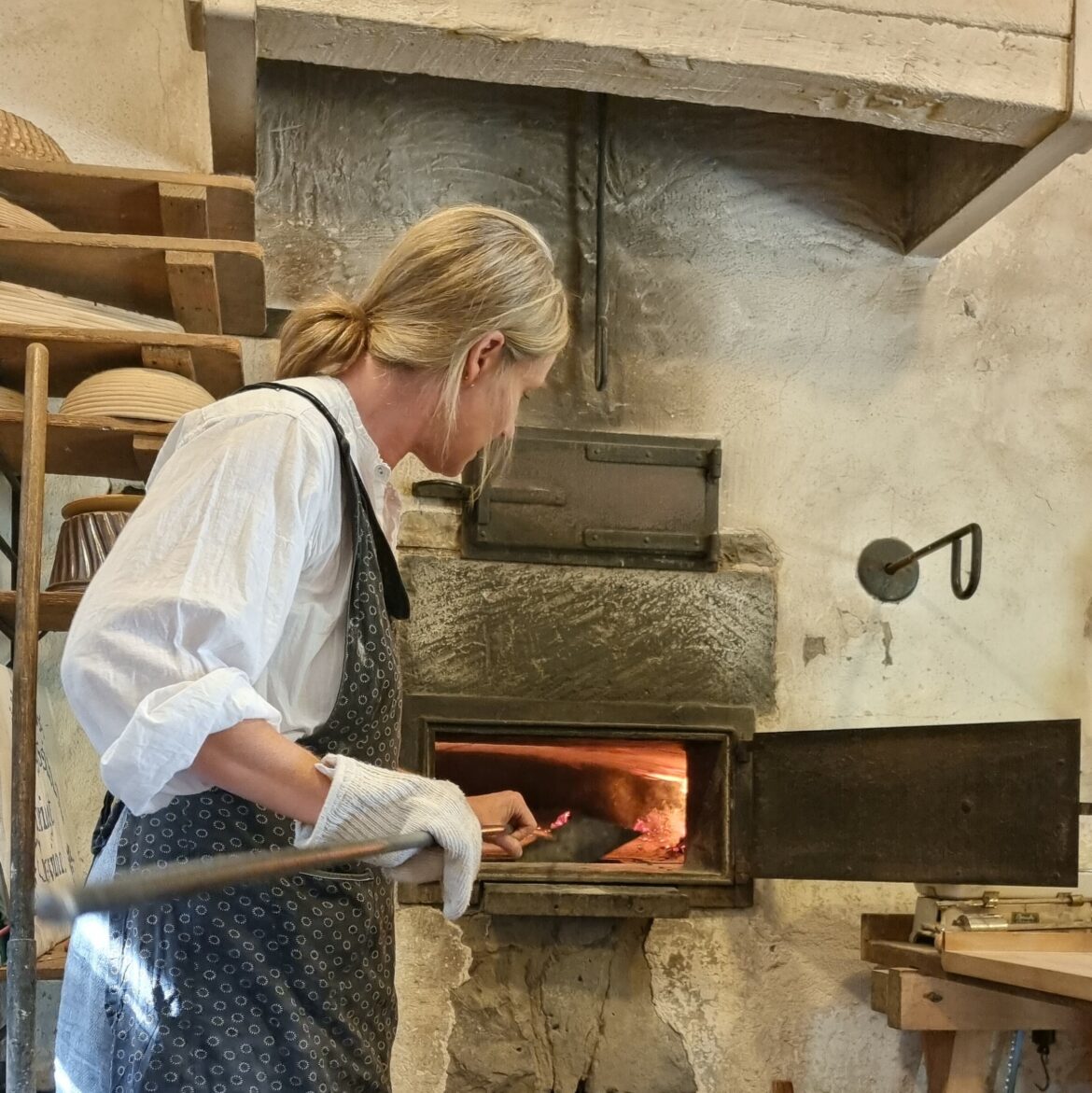 Vorführung: Backen im Backhaus — Freilichtmuseum Hessenpark ...